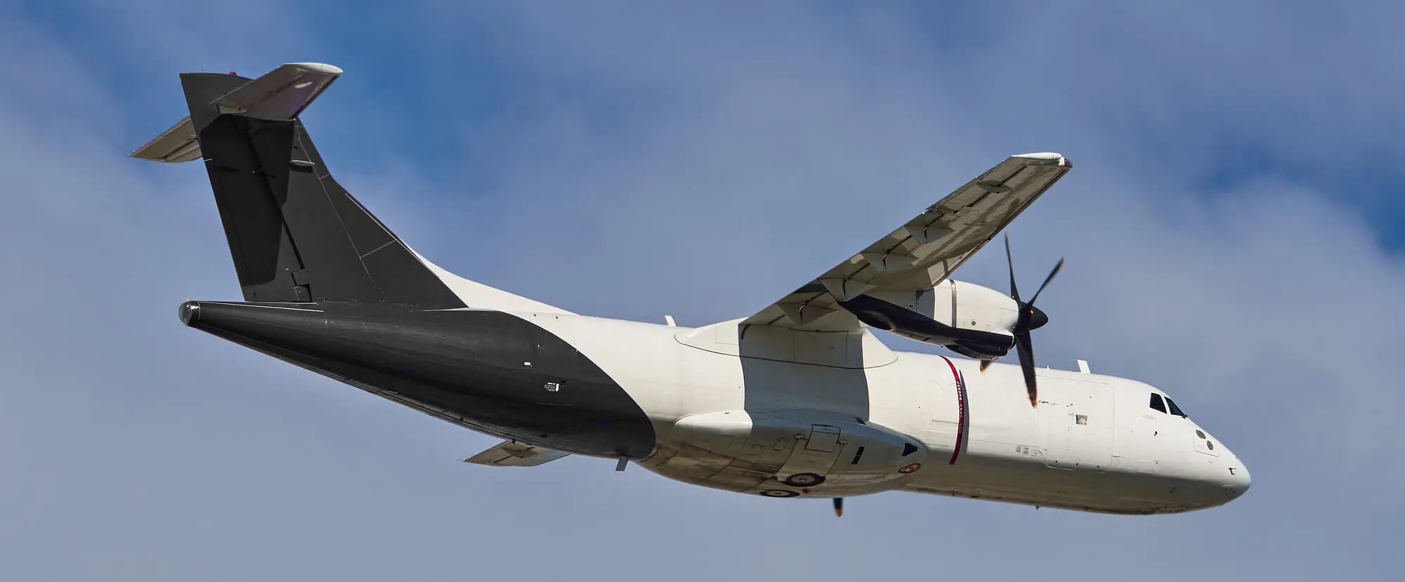 ATR 42-300F | Della World Charter