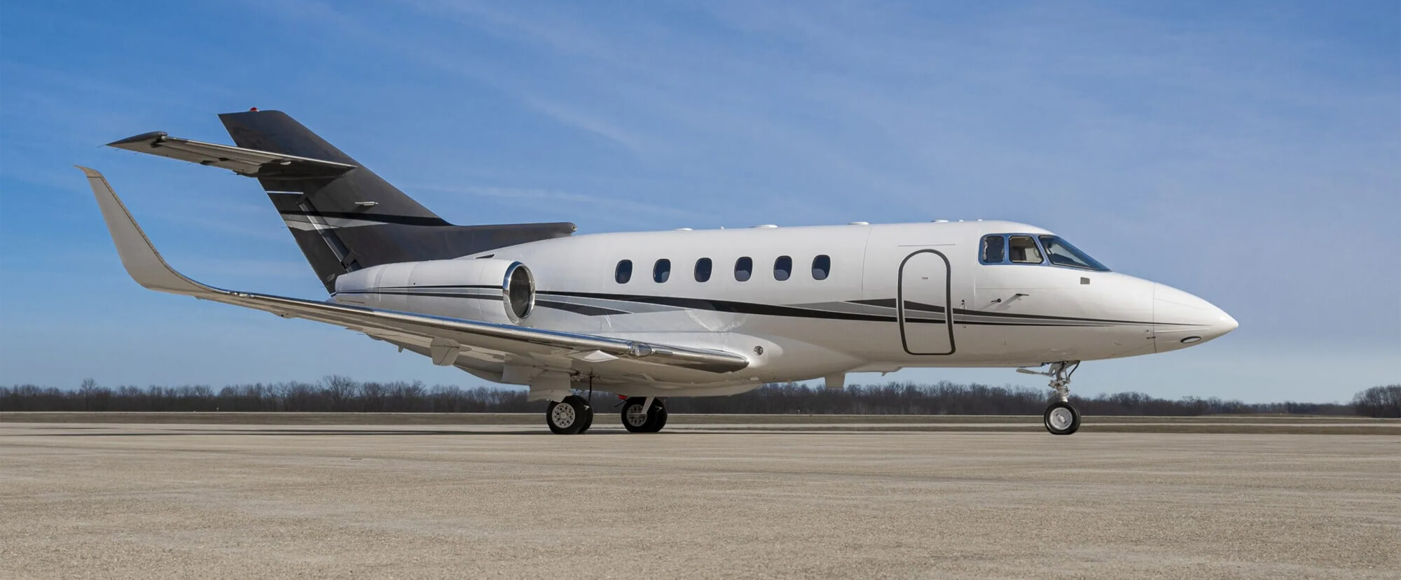 Hawker Beechcraft 800 | Della World Charter